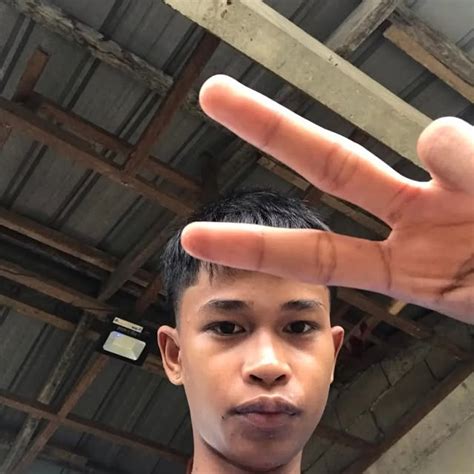 Lorenz Ren Rynn Rennn • Threads Say More