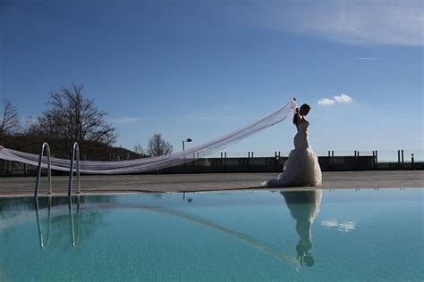 무료 사진 신부 드레스 빨간색 베일 웨딩 드레스 패션 여자 소녀 웨딩 세로