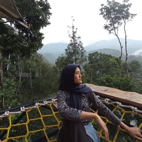 Alisa Alisafy • Threads Say More