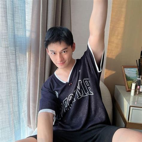 Pin By Jinn On Wang Zhuo Cheng T Shirts For Women Wang Women