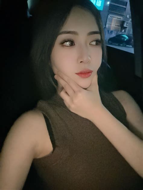 男生這樣托著女生下巴時心裡都在想什麼？ 那女生都會心跳加速嗎？