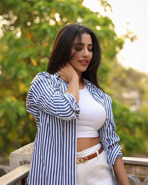 Daksha Nagarkars Glamorous Insta Moment Daksha Nagarkars Glamorous Insta Moment