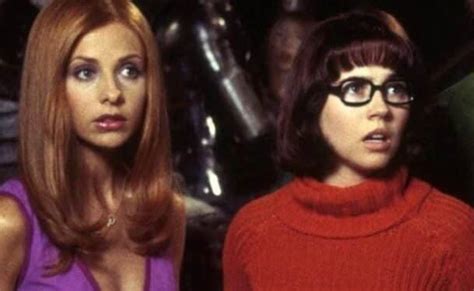 Sarah Michelle Gellar Confirms Cut Velma And Daphne Kiss From Scooby Doo