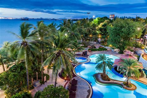 Best Hotels Near And Closest To Bluespace Cafe Pattaya Located In Golden