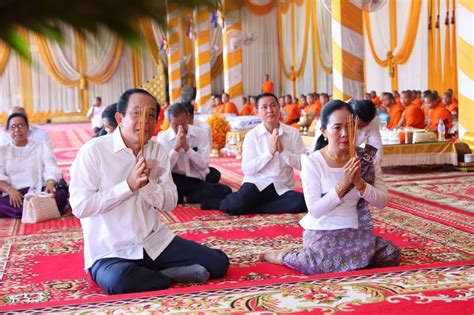 ឯកឧត្តម ងួន រតនៈ រៀបចំចង្ហាន់ប្រគេនព្រះសង្ឃចំនួន ១៤៨អង្គ នៅវត្តកំពង់ធំ