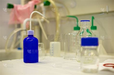 实验室里的各种瓶子