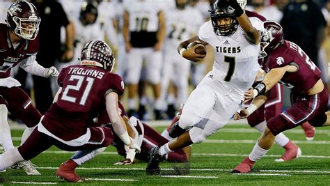 High School Football Broken Arrows Quintevin Cherry Accepts Role To Lead Way To Title