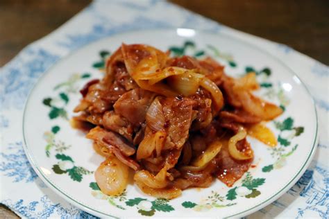 베이컨 고추장에 무쳐 보세요 밑반찬으로 먹기 좋아요