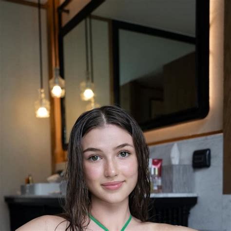 Olivia Cláudia Motta Casta On Instagram 🫧 Beautiful Brown Hair Olivia Foreign Celebrities