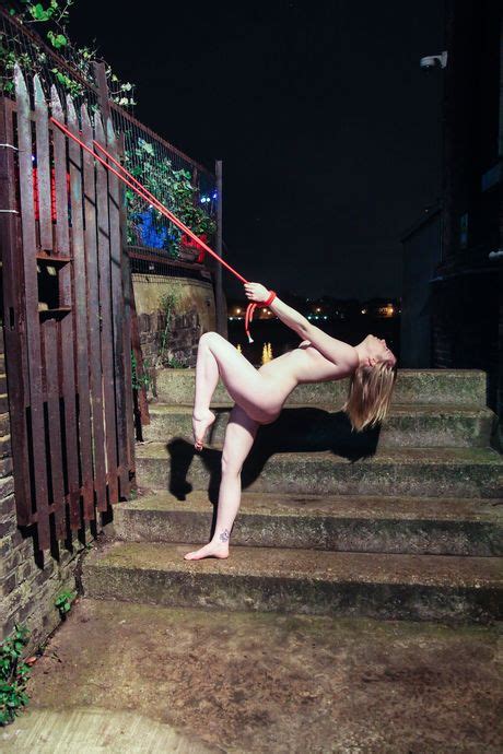 Blonde Girl Satine Spark Gets Naked In A Backyard While Wearing A Choker