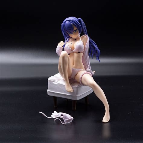 Аниме фигурка сексуальной девушки в нижнем белье на кресле naked anime