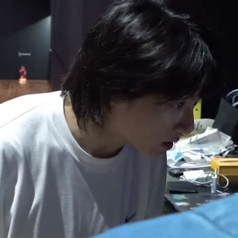 Bts Community Posts اكاجي كوك بهاي الفترة صايرين كثار وما قاعد اقدر