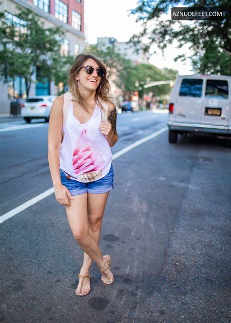 Arielle Scarcella Feet Aznudefeet