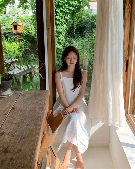 위드윤 작년부터 입고싶었던 파라수트 팬츠 맘에드는 디테일과 기장이 없어서 제가 입고싶은 퀄리티로 브랜드 공장에서 만들어왔아요🖤 위드윤 키작녀 전용 숏기장에 사이즈는 S