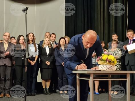 Кметът на община Ловеч и общинските съветници встъпиха в длъжност Утро