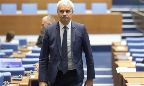 „Възраждане“ събират подписи за вот на недоверие Петков спокоен че Денков е безалтернативен ᐉ