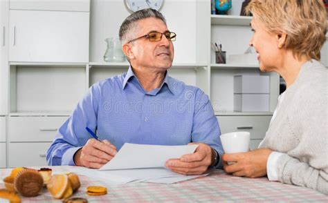 Couple Discuss Where There Relationship Stands Stock Image Image Of