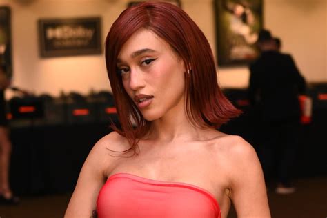 Nezza Sang National Anthem In Spanish At Dodgers Game Was Told Not To