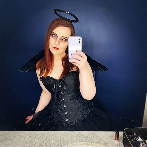 Rebecca Parhams Looks Great In Her Halloween Costume 🎃 Scrolller
