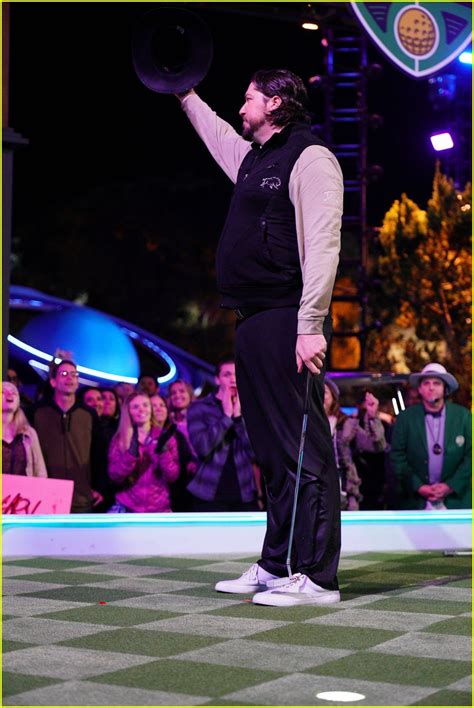 Josh Duhamel And Girlfriend Audra Mari Cheer On Friend To A Win On Holey Moley Photo 4464028