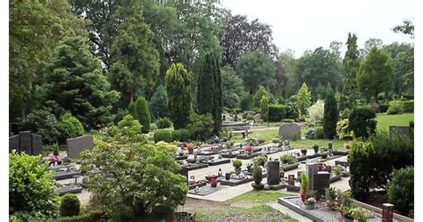 Имигрант изнасили жена на гробище в Германия Видео