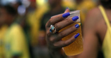 축구 중계 볼 땐 맥주지