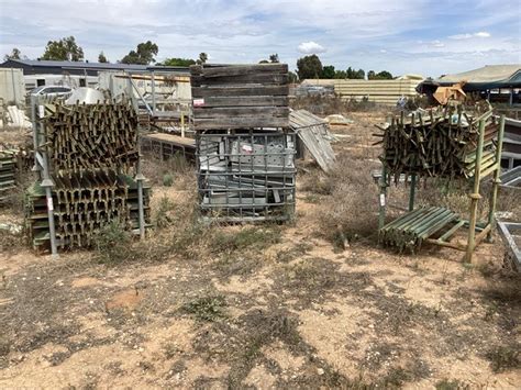 Scaffolding Components Qty X 9 Stillagescrates Auction 0028 3030393