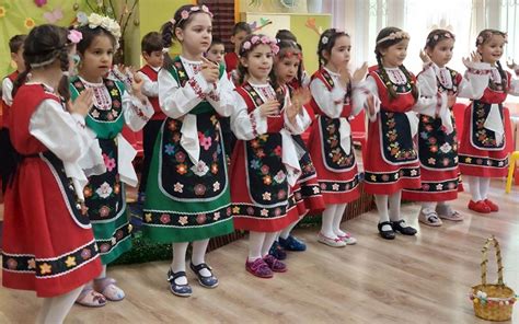 Деца от Бургас възкресиха великденските обичаи и традиции от