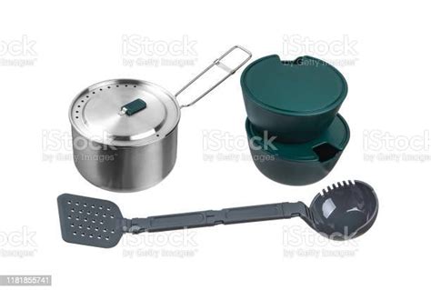 캠핑 요리 세트는 흰색 배경에 격리 야외 에서 요리를위한 주방 가전 제품의 다양한 강철에 대한 스톡 사진 및 기타 이미지 강철 개체 그룹 관광 Istock