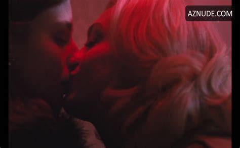 Thomasin McKenzie Anne Hathaway Lesbian Scene In Eileen AZNude