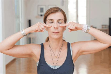 Η Face Yoga είναι το νέο Botox Τη δοκιμάσαμε και σου δείχνουμε τις