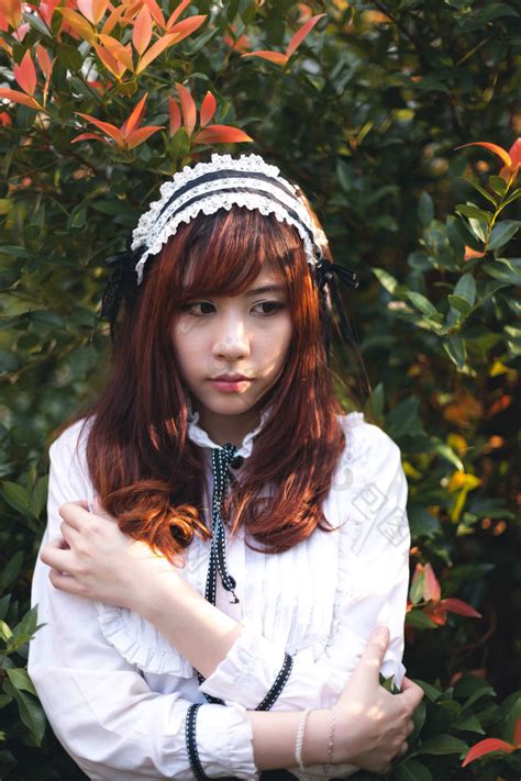 迷人的亚洲女孩在日本女仆服装图片 包图网企业站