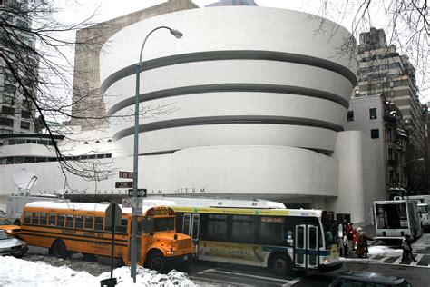 무료 이미지 건축물 건물 맨해튼 수송 차량 대중 교통 뉴욕시 건축술 뮤즈 신 예술 박물관 건축가 학교 버스 프랑크 로이드 라이트 현대 건축 어퍼