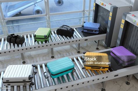 Xray 스캐너 스캐닝 수화물을 가진 공항 보안 검문소의 높은 각 전망 공항에 대한 스톡 사진 및 기타 이미지 공항 수하물 여행 가방 Istock