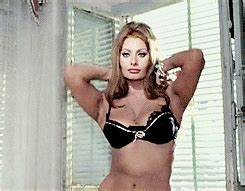  Sophia Loren Animated  On Er