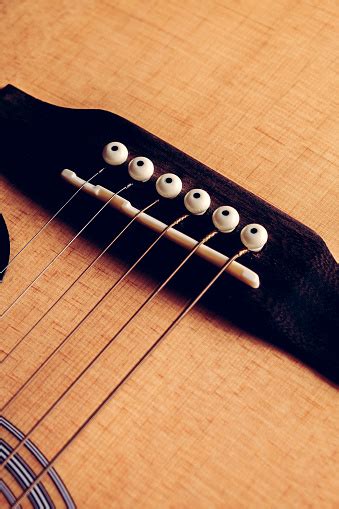 닫기 최대 클래식 어쿠스틱 기타 필터 효과 복고풍 빈티지 스타일의 사진 촬영 갈색에 대한 스톡 사진 및 기타 이미지 갈색 기타 연주자 기타 현악기 Istock