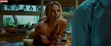 Голая Шарлиз Терон в Хэнкок