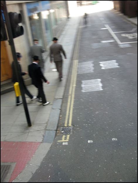 Premium Photo Road Passing Through City