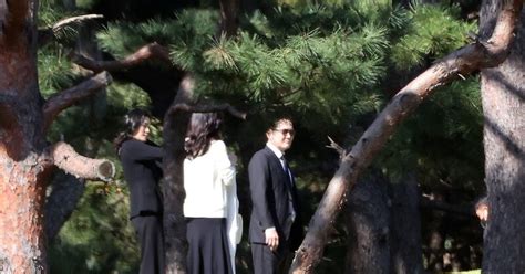 고 이건희 선대회장 4주기 추도식 열려 오너 일가 경기 수원 선영으로 집결