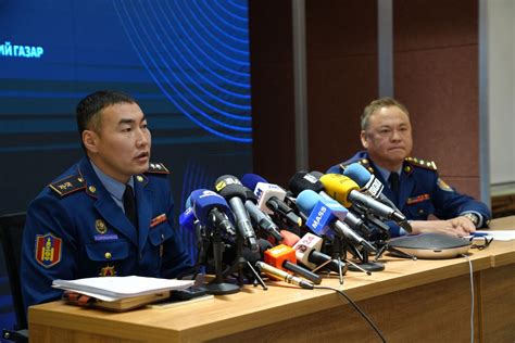 Я Гантөмөр Хуурай хувцас өндөр үнэтэй учир дөрвөн аврагч тутмын нэг нь усны хувцастай