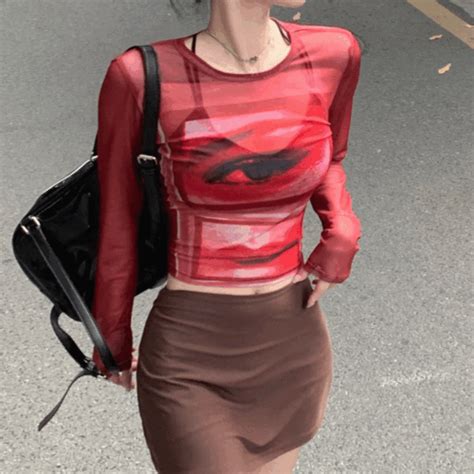 클로에랑 당일발송 봄신상유니크 레드 페이스 프린팅 라운드넥 시스루 긴팔 크롭 티셔츠 유니크 힙 빈티지 스트릿 스포티 봄신상 여름 가을 데이트룩 캠퍼스룩 데일리룩