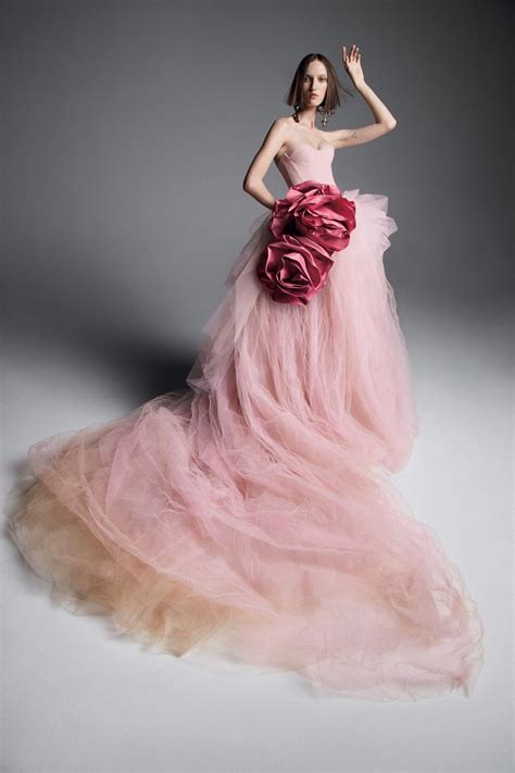La Nueva Colección De Novias De Vera Wang Es Rotunda Adiós Al Blanco