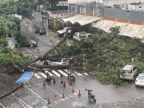 Fenómeno Atmosférico Genera Ventarrones En Caracas Ciudad Valencia