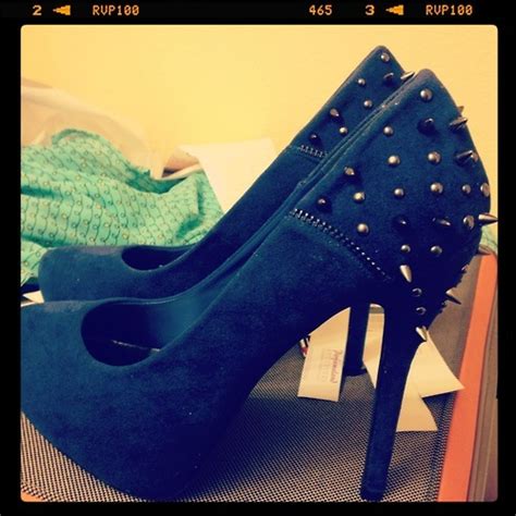 Shoes 108531 Foot Girl And Spike On