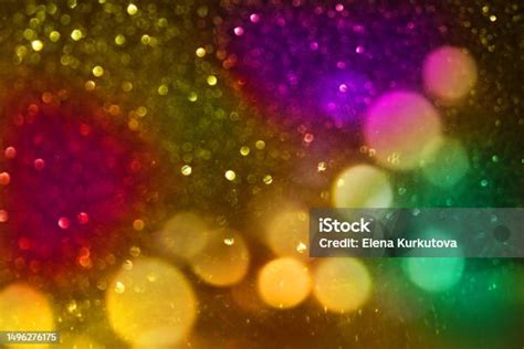 화려한 보라색 분홍색 노란색이 있는 황금 보케가 있는 마법의 배경 황금빛 반짝이는 물방울의 프레임 우아한 럭셔리 벽지 0명에 대한 스톡 사진 및 기타 이미지 Istock
