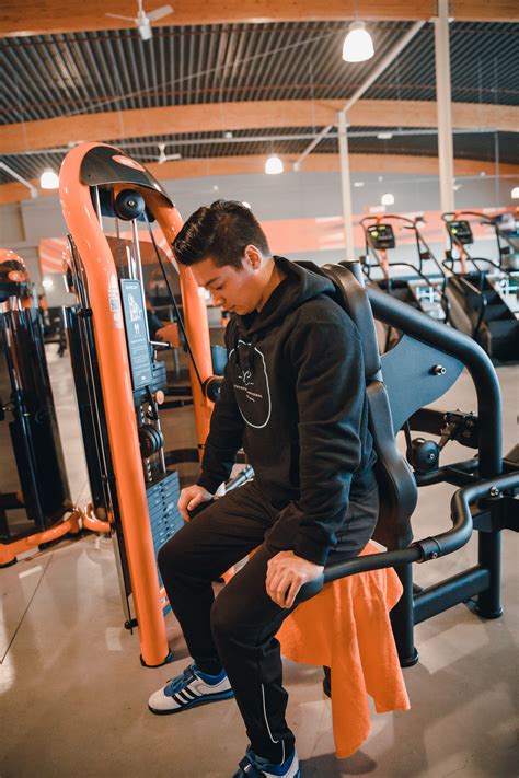 Tricep Dips Machine