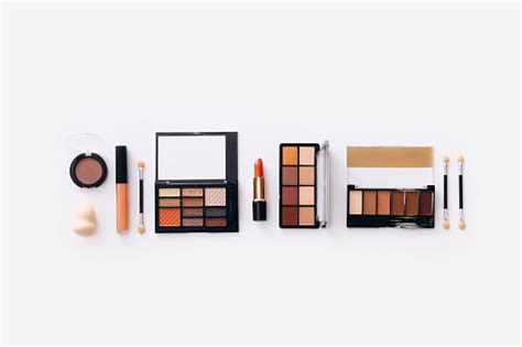 전문 장식 화장품 세트와 플랫 레이 밝은 배경위에 메이크업 도구 최고 보기 0명에 대한 스톡 사진 및 기타 이미지 0명 갈색 개인 장식품 Istock