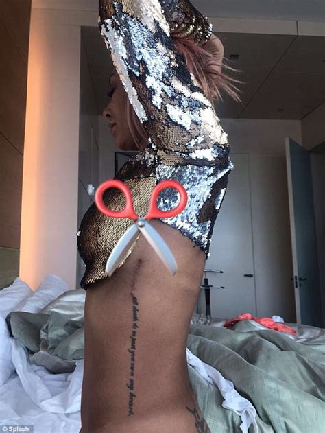 Mel B Slices Off Tattoo Tribute To Husband Stephen Daily Mail Online