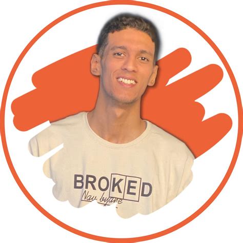 عمر عبد العزيز العالم ينتظر العقول التي تبادر، لا العقول Facebook