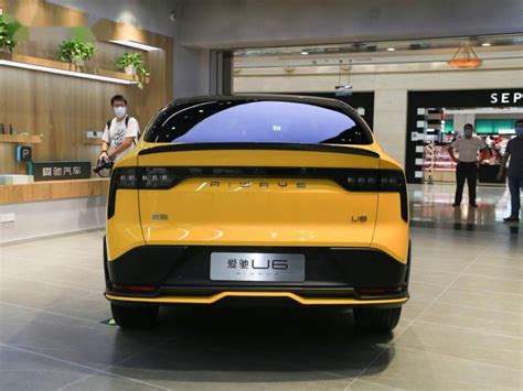 纯电轿跑SUV NEDC续航里程650km 爱驰U6正式开启预定 搜狐汽车 搜狐网
